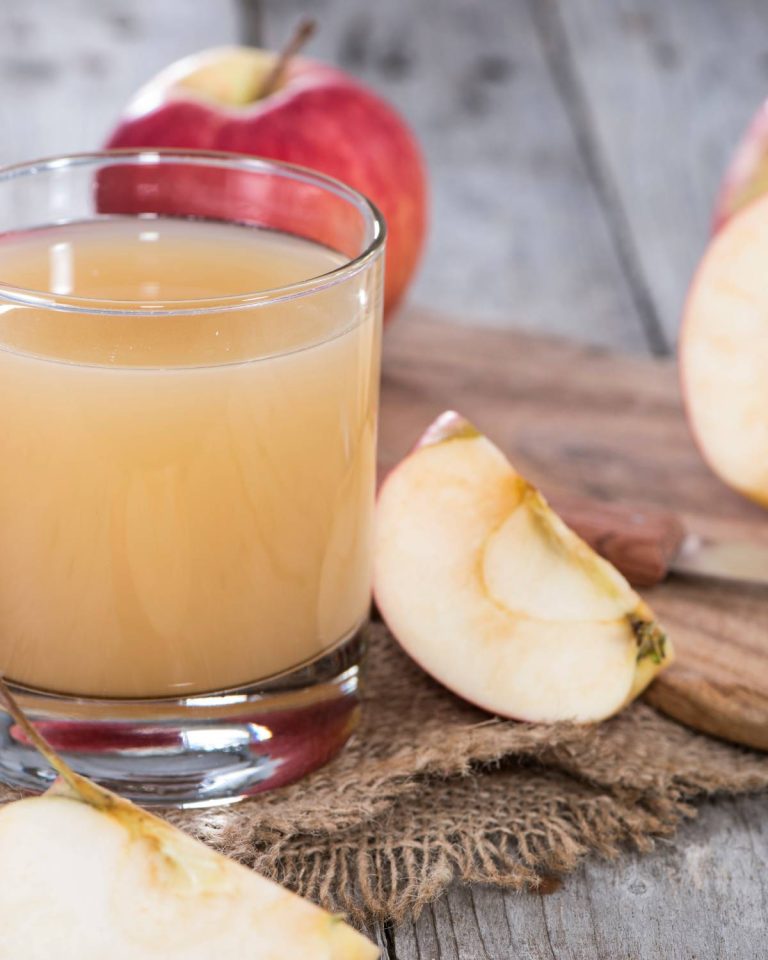 How to make fast & easy apple juice with a blender - Diary of a Midwest Mom